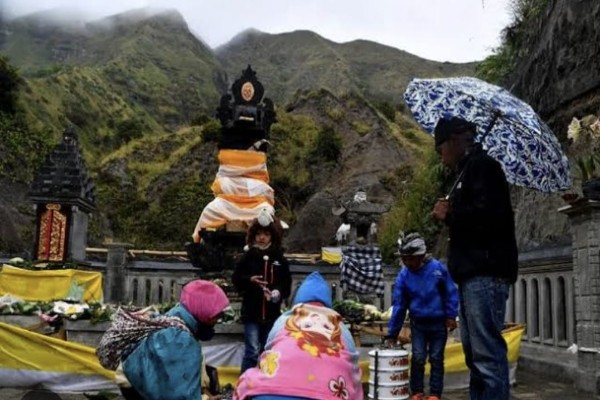 Upacara Kasada Merupakan Ungkapan Rasa Syukur Masyarakat Suku Tengger ...